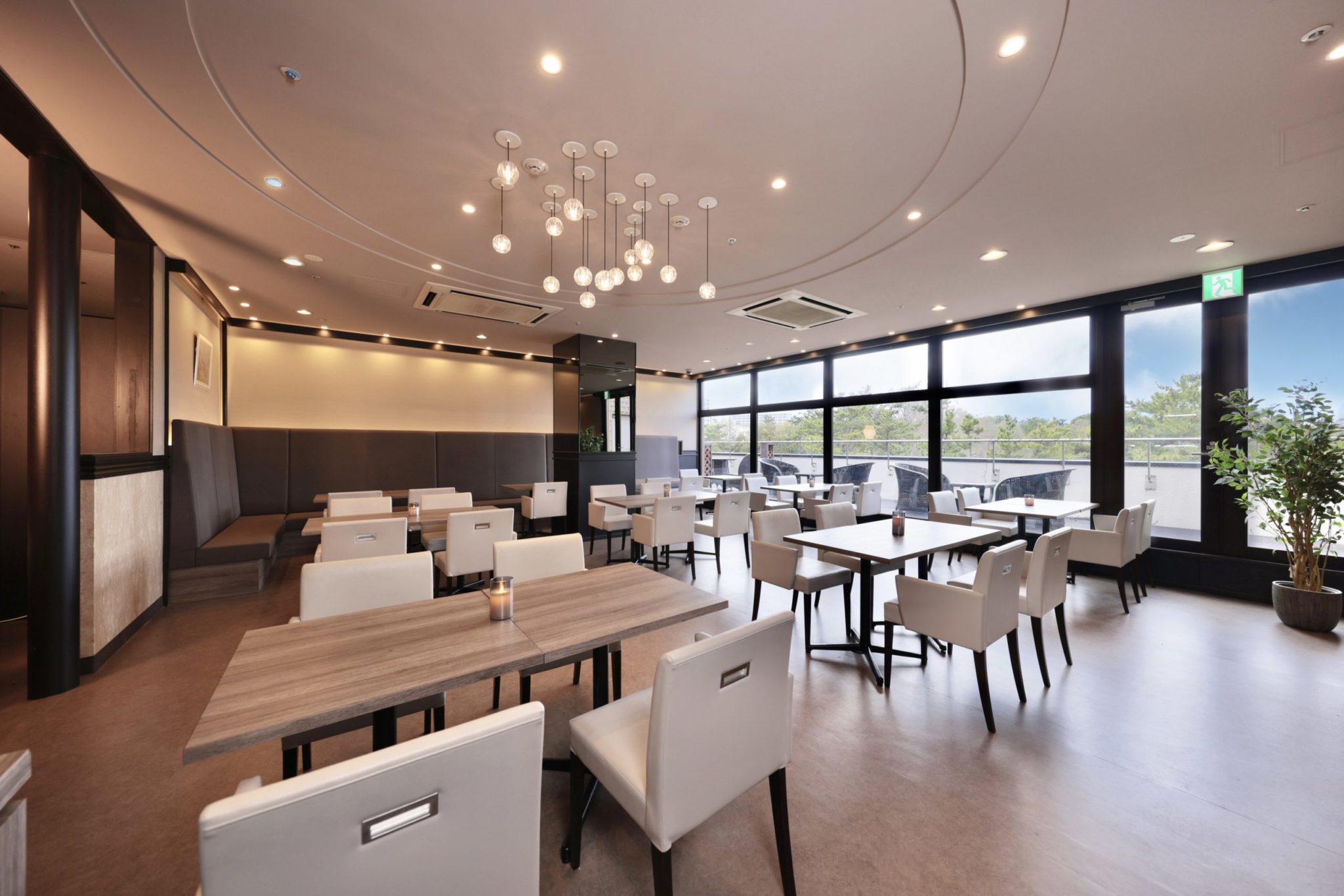 4F Dining Cafe Crystal - 【公式】クリスタルホテルグループ | 株式会社リゾートライフ